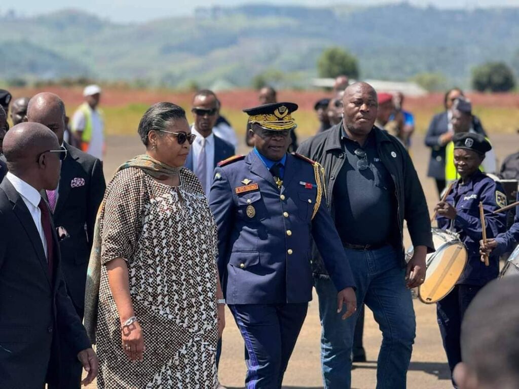 Sud-Kivu : La première ministre Judith Tuluka Suminwa vient d'arriver à ...